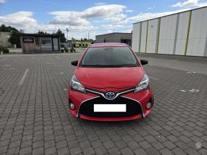 Sarkans Toyota Yaris 2017 Viļņa, ar dzinēja tilpumu 1.50 L un nobraukumu 190 tūkst. km par 8950 €, foto 3 vietnē AUTOMOTO.COM.LV