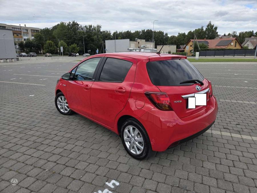 Sarkans Toyota Yaris 2017 Viļņa, ar dzinēja tilpumu 1.50 L un nobraukumu 190 tūkst. km par 8950 €, foto 5 vietnē AUTOMOTO.COM.LV