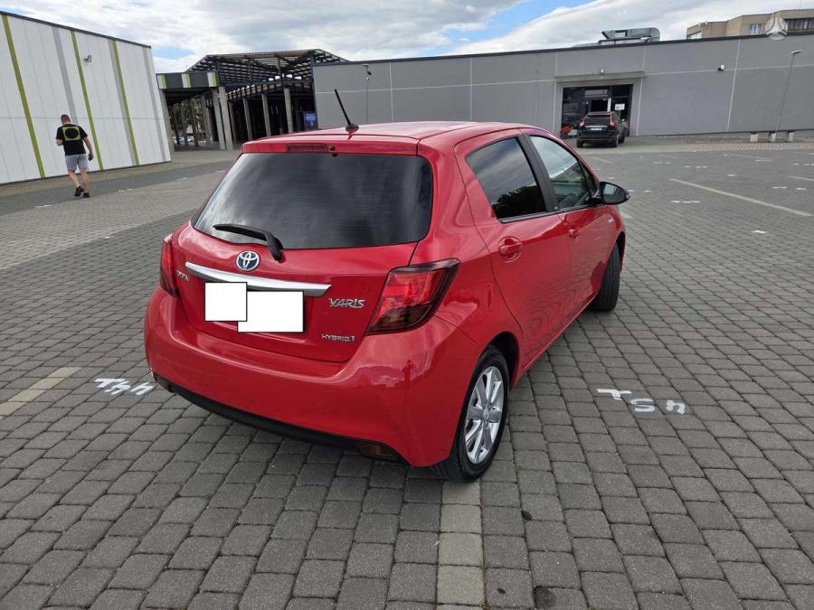 Sarkans Toyota Yaris 2017 Viļņa, ar dzinēja tilpumu 1.50 L un nobraukumu 190 tūkst. km par 8950 €, foto 7 vietnē AUTOMOTO.COM.LV