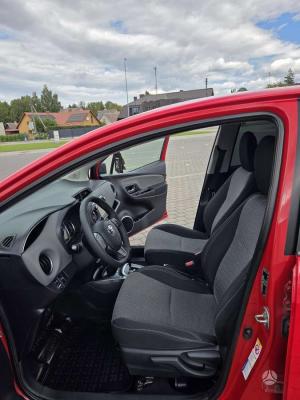 Sarkans Toyota Yaris 2017 Viļņa, ar dzinēja tilpumu 1.50 L un nobraukumu 190 tūkst. km par 8950 €, foto 14 vietnē AUTOMOTO.COM.LV