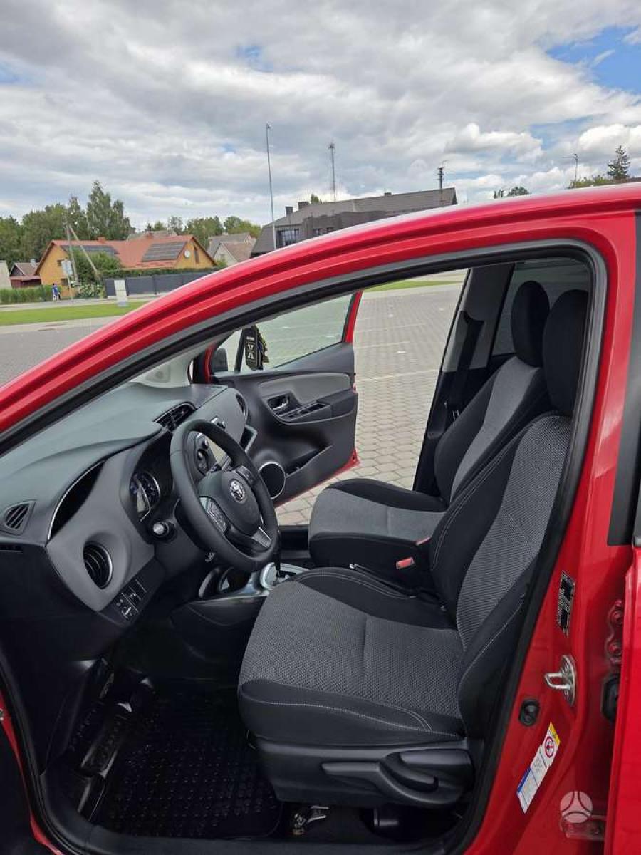 Sarkans Toyota Yaris 2017 Viļņa, ar dzinēja tilpumu 1.50 L un nobraukumu 190 tūkst. km par 8950 €, foto 14 vietnē AUTOMOTO.COM.LV