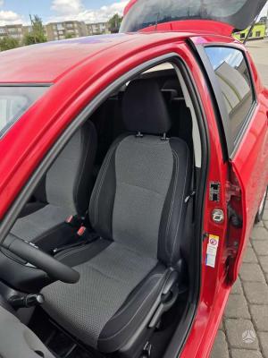 Sarkans Toyota Yaris 2017 Viļņa, ar dzinēja tilpumu 1.50 L un nobraukumu 190 tūkst. km par 8950 €, foto 15 vietnē AUTOMOTO.COM.LV
