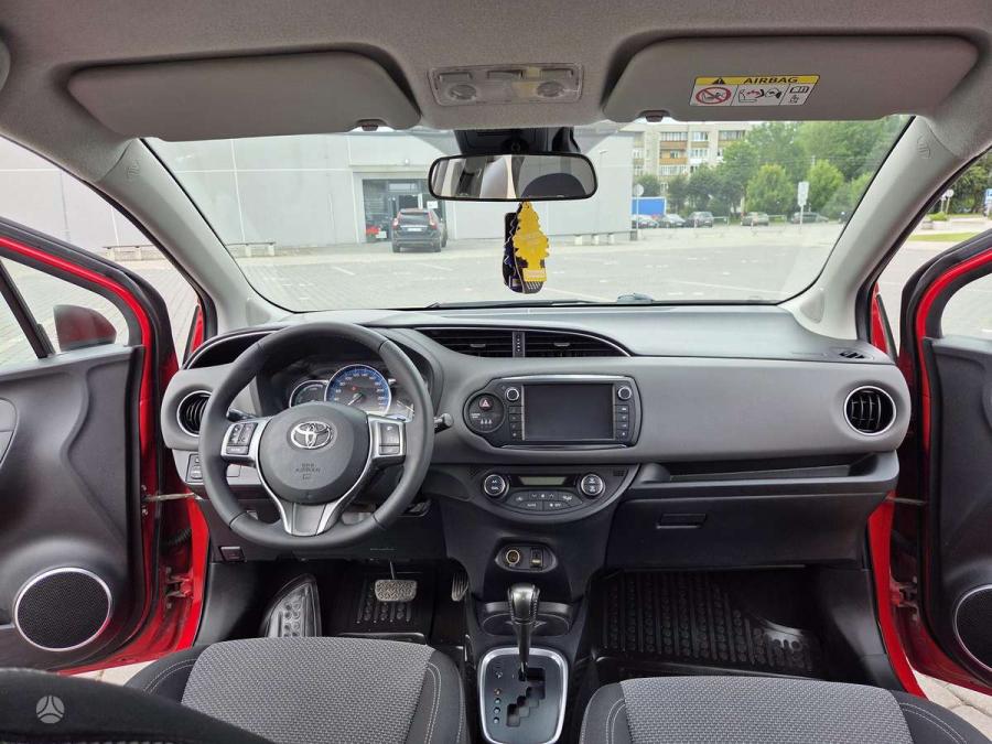Sarkans Toyota Yaris 2017 Viļņa, ar dzinēja tilpumu 1.50 L un nobraukumu 190 tūkst. km par 8950 €, foto 17 vietnē AUTOMOTO.COM.LV