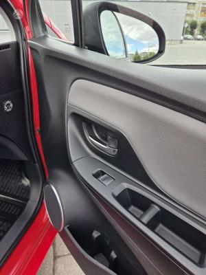 Sarkans Toyota Yaris 2017 Viļņa, ar dzinēja tilpumu 1.50 L un nobraukumu 190 tūkst. km par 8950 €, foto 27 vietnē AUTOMOTO.COM.LV