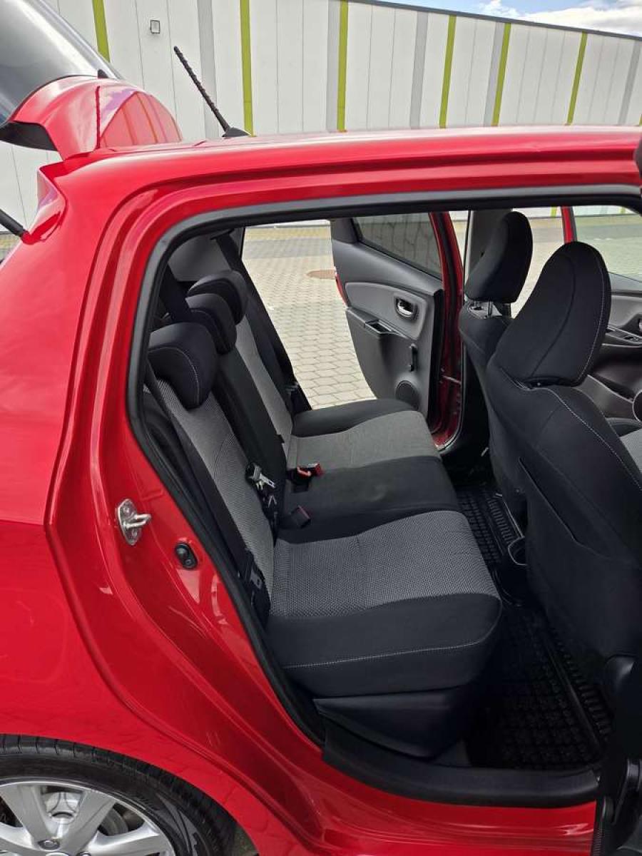 Sarkans Toyota Yaris 2017 Viļņa, ar dzinēja tilpumu 1.50 L un nobraukumu 190 tūkst. km par 8950 €, foto 31 vietnē AUTOMOTO.COM.LV