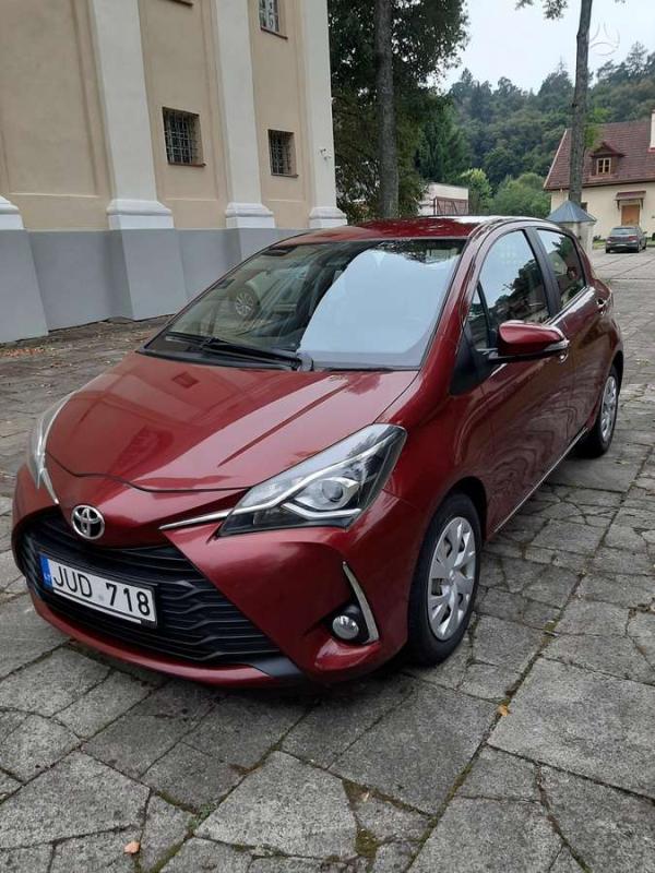 Toyota Yaris 2017 in Vilnius on AUTOMOTO.COM.LV Red Toyota Yaris 2017 in Vilnius, with an engine capacity of 1.50 L and mileage of 133 thousand km for 11500 €, photo 1 on AUTOMOTO.COM.LV