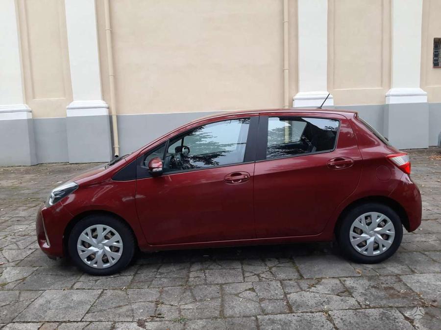 Red Toyota Yaris 2017 in Vilnius, with an engine capacity of 1.50 L and mileage of 133 thousand km for 11500 €, photo 3 on AUTOMOTO.COM.LV