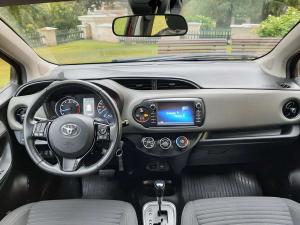 Red Toyota Yaris 2017 in Vilnius, with an engine capacity of 1.50 L and mileage of 133 thousand km for 11500 €, photo 6 on AUTOMOTO.COM.LV