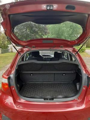 Red Toyota Yaris 2017 in Vilnius, with an engine capacity of 1.50 L and mileage of 133 thousand km for 11500 €, photo 10 on AUTOMOTO.COM.LV