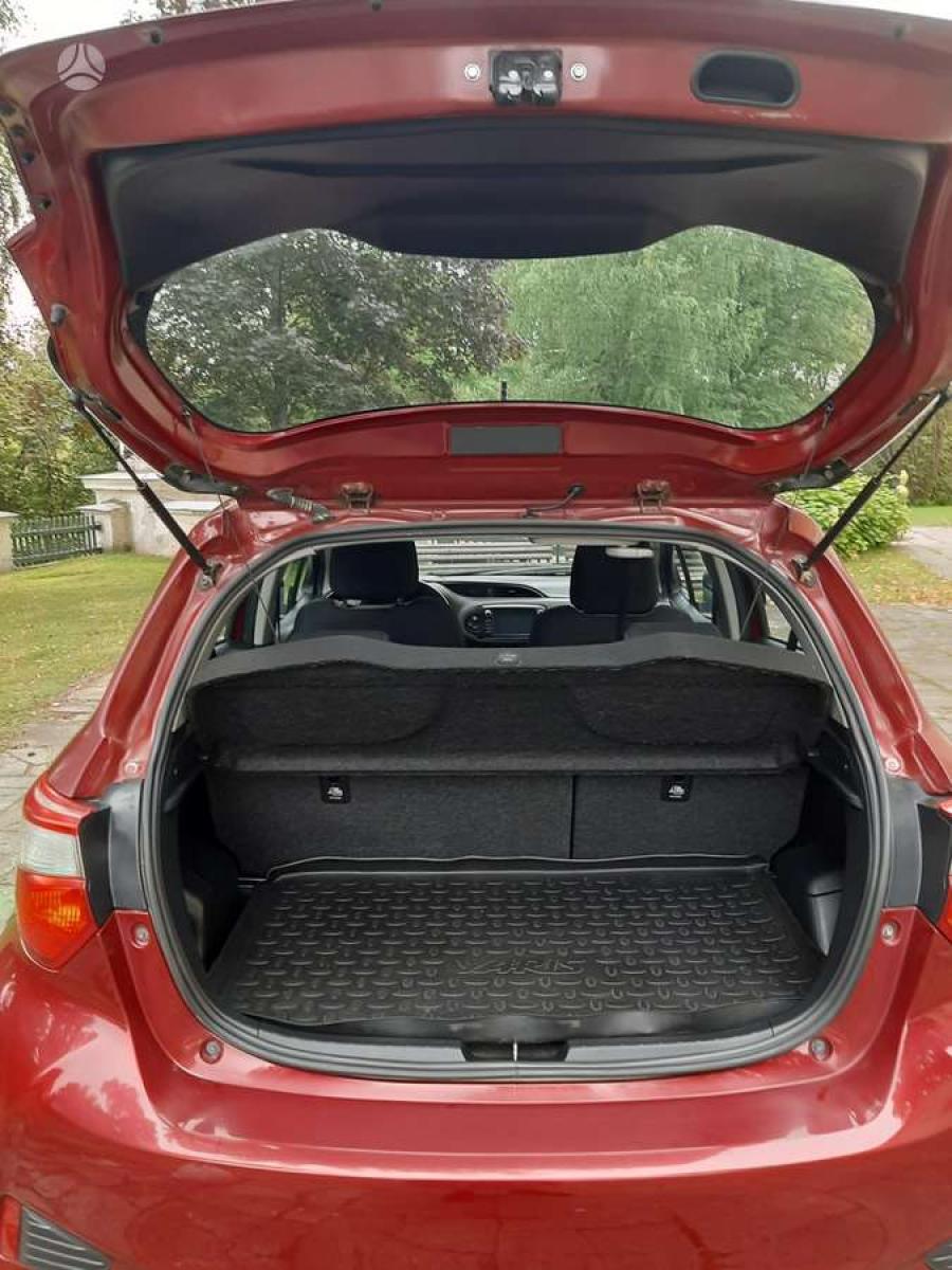 Red Toyota Yaris 2017 in Vilnius, with an engine capacity of 1.50 L and mileage of 133 thousand km for 11500 €, photo 10 on AUTOMOTO.COM.LV