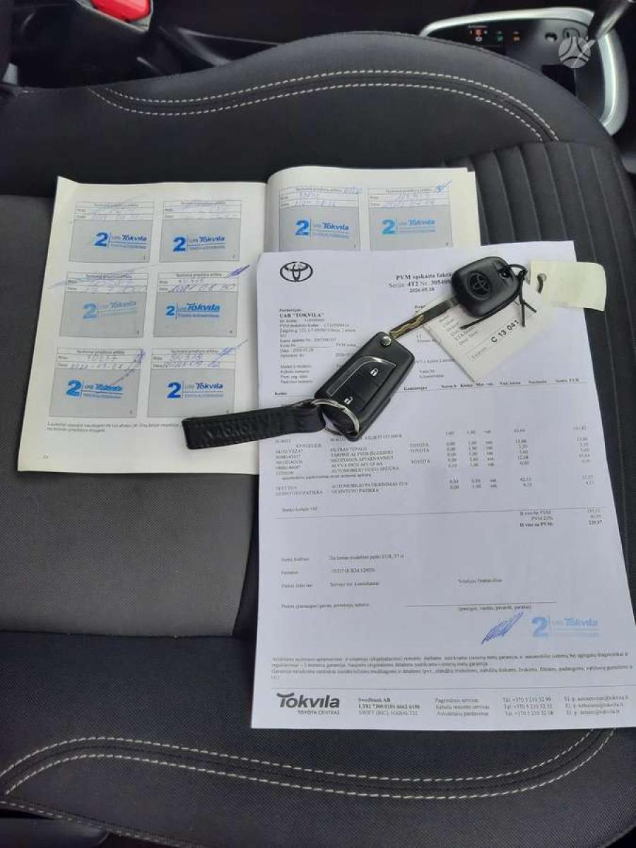 Red Toyota Yaris 2017 in Vilnius, with an engine capacity of 1.50 L and mileage of 133 thousand km for 11500 €, photo 12 on AUTOMOTO.COM.LV