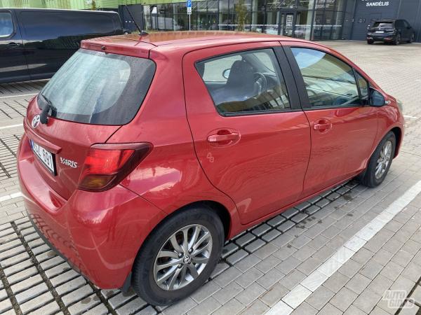 Toyota Yaris 2017 in Vilnius on AUTOMOTO.COM.LV Red Toyota Yaris 2017 in Vilnius, with an engine capacity of 1.30 L and mileage of 161 thousand km for 6800 €, photo 8 on AUTOMOTO.COM.LV
