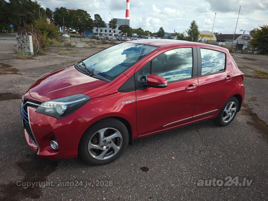 Sarkans Toyota Yaris 2017 Tallina, ar dzinēja tilpumu 1.50 L un nobraukumu 59 tūkst. km par 12500 €, foto 1 vietnē AUTOMOTO.COM.LV