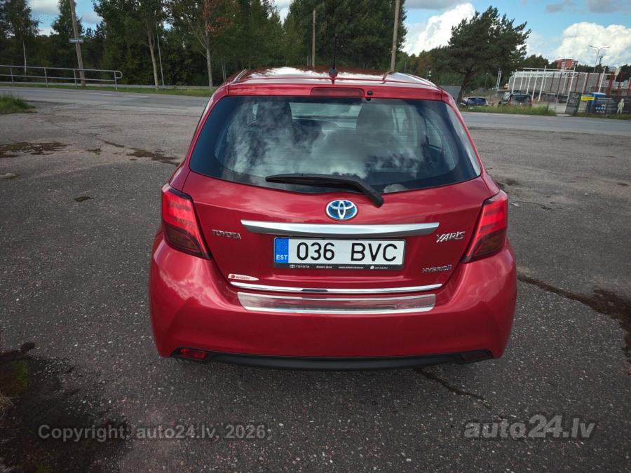 Sarkans Toyota Yaris 2017 Tallina, ar dzinēja tilpumu 1.50 L un nobraukumu 59 tūkst. km par 12500 €, foto 5 vietnē AUTOMOTO.COM.LV