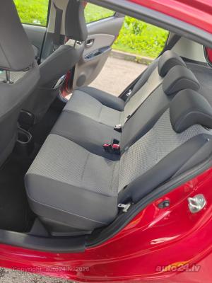 Sarkans Toyota Yaris 2017 Tallina, ar dzinēja tilpumu 1.50 L un nobraukumu 59 tūkst. km par 12500 €, foto 15 vietnē AUTOMOTO.COM.LV