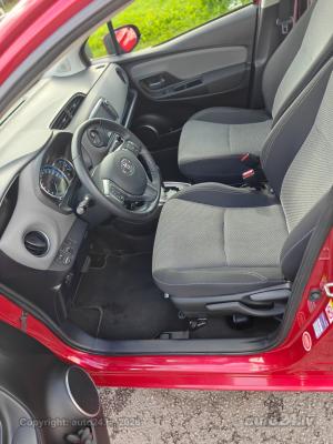 Sarkans Toyota Yaris 2017 Tallina, ar dzinēja tilpumu 1.50 L un nobraukumu 59 tūkst. km par 12500 €, foto 16 vietnē AUTOMOTO.COM.LV