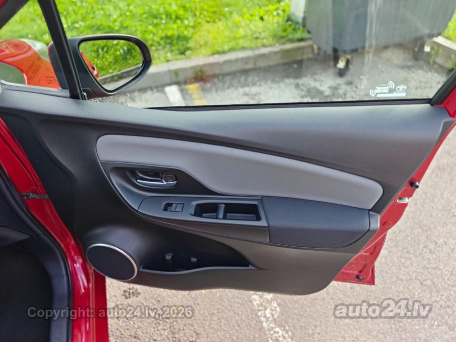 Sarkans Toyota Yaris 2017 Tallina, ar dzinēja tilpumu 1.50 L un nobraukumu 59 tūkst. km par 12500 €, foto 18 vietnē AUTOMOTO.COM.LV