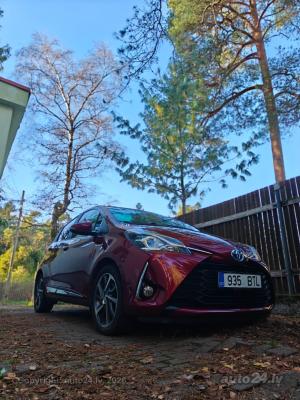 Sarkans Toyota Yaris 2017 Tallina, ar dzinēja tilpumu 1.50 L un nobraukumu 73 tūkst. km par 12999 €, foto 3 vietnē AUTOMOTO.COM.LV