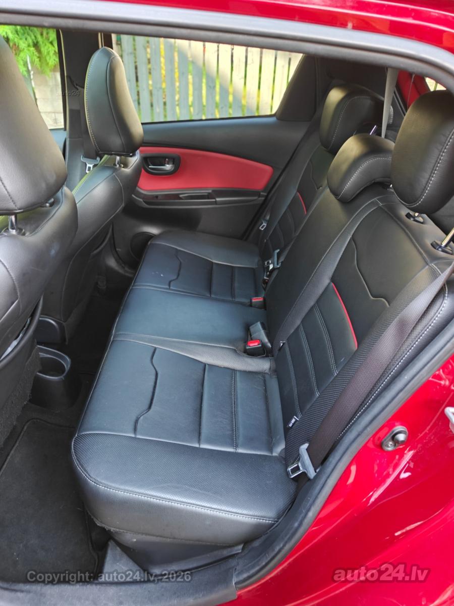 Sarkans Toyota Yaris 2017 Tallina, ar dzinēja tilpumu 1.50 L un nobraukumu 73 tūkst. km par 12999 €, foto 12 vietnē AUTOMOTO.COM.LV