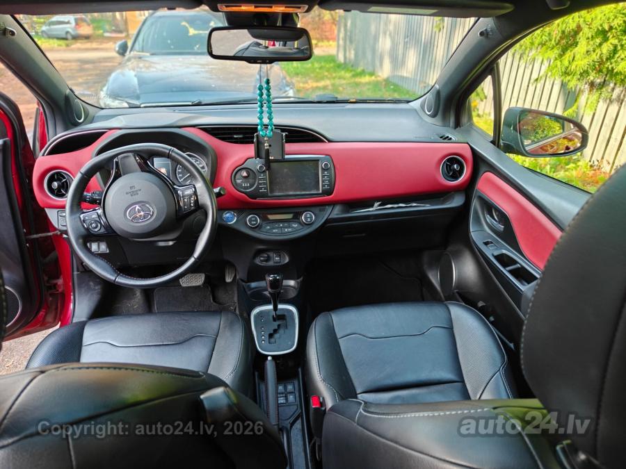 Sarkans Toyota Yaris 2017 Tallina, ar dzinēja tilpumu 1.50 L un nobraukumu 73 tūkst. km par 12999 €, foto 13 vietnē AUTOMOTO.COM.LV