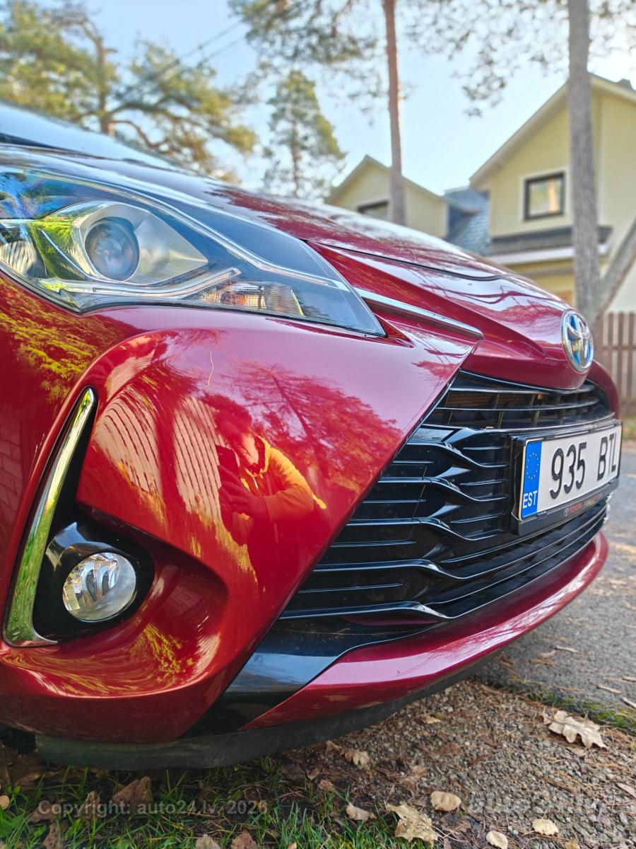Sarkans Toyota Yaris 2017 Tallina, ar dzinēja tilpumu 1.50 L un nobraukumu 73 tūkst. km par 12999 €, foto 21 vietnē AUTOMOTO.COM.LV