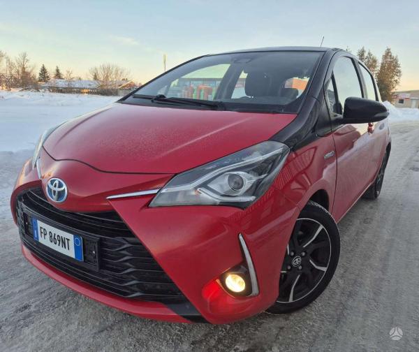 Red Toyota Yaris 2018 in Panevezys, with an engine capacity of 1.50 L and mileage of 166 thousand km for 8499 €, photo 1 on AUTOMOTO.COM.LV