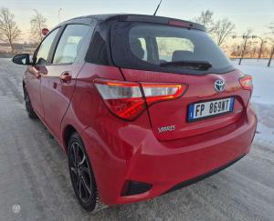 Red Toyota Yaris 2018 in Panevezys, with an engine capacity of 1.50 L and mileage of 166 thousand km for 8499 €, photo 3 on AUTOMOTO.COM.LV