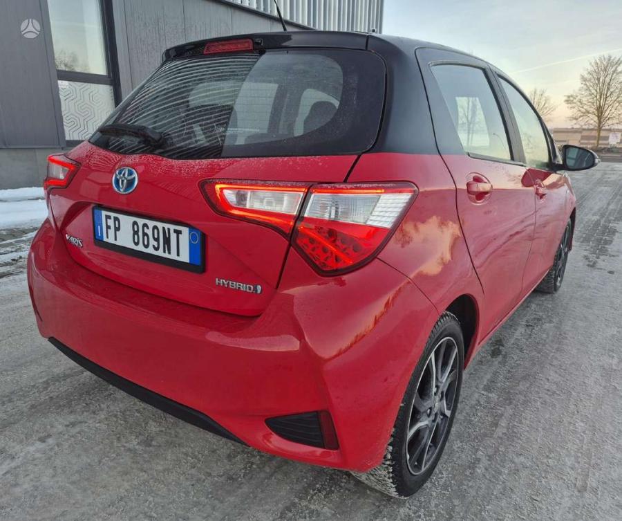 Red Toyota Yaris 2018 in Panevezys, with an engine capacity of 1.50 L and mileage of 166 thousand km for 8499 €, photo 5 on AUTOMOTO.COM.LV