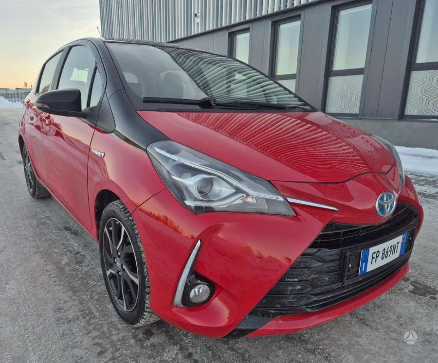 Red Toyota Yaris 2018 in Panevezys, with an engine capacity of 1.50 L and mileage of 166 thousand km for 8499 €, photo 7 on AUTOMOTO.COM.LV
