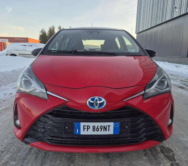 Red Toyota Yaris 2018 in Panevezys, with an engine capacity of 1.50 L and mileage of 166 thousand km for 8499 €, photo 8 on AUTOMOTO.COM.LV