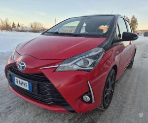 Red Toyota Yaris 2018 in Panevezys, with an engine capacity of 1.50 L and mileage of 166 thousand km for 8499 €, photo 9 on AUTOMOTO.COM.LV