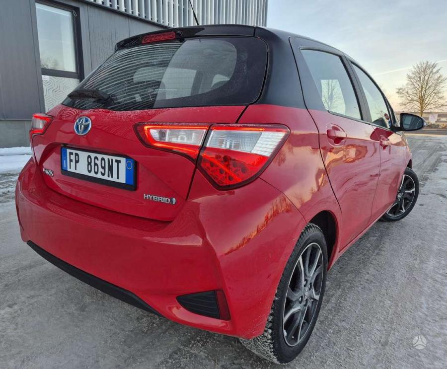 Red Toyota Yaris 2018 in Panevezys, with an engine capacity of 1.50 L and mileage of 166 thousand km for 8499 €, photo 10 on AUTOMOTO.COM.LV