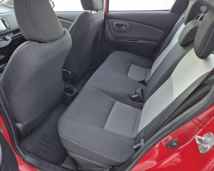 Red Toyota Yaris 2018 in Panevezys, with an engine capacity of 1.50 L and mileage of 166 thousand km for 8499 €, photo 15 on AUTOMOTO.COM.LV