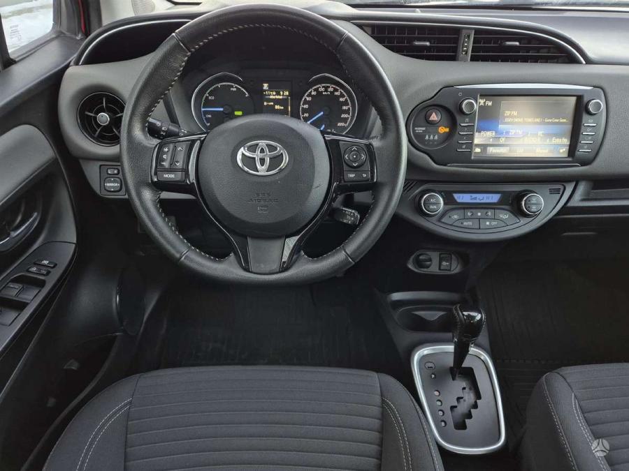 Red Toyota Yaris 2018 in Panevezys, with an engine capacity of 1.50 L and mileage of 166 thousand km for 8499 €, photo 19 on AUTOMOTO.COM.LV