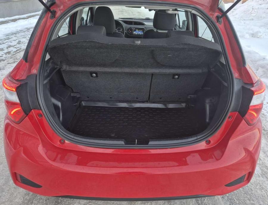 Red Toyota Yaris 2018 in Panevezys, with an engine capacity of 1.50 L and mileage of 166 thousand km for 8499 €, photo 29 on AUTOMOTO.COM.LV