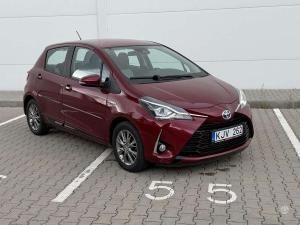 Sarkans Toyota Yaris 2018 Kauņa, ar dzinēja tilpumu 1.50 L un nobraukumu 63 tūkst. km par 10900 €, foto  vietnē AUTOMOTO.COM.LV