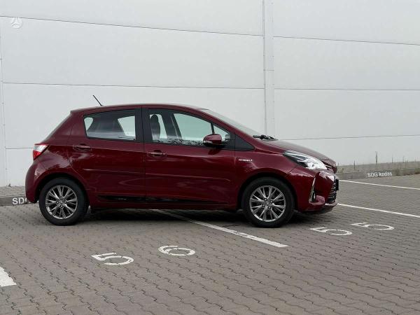 Red Toyota Yaris 2018 in Kaunas, with an engine capacity of 1.50 L and mileage of 63 thousand km for 10900 €, photo 3 on AUTOMOTO.COM.LV