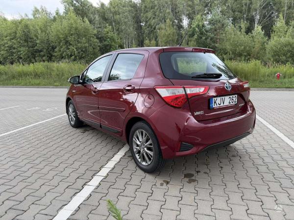 Red Toyota Yaris 2018 in Kaunas, with an engine capacity of 1.50 L and mileage of 63 thousand km for 10900 €, photo 4 on AUTOMOTO.COM.LV