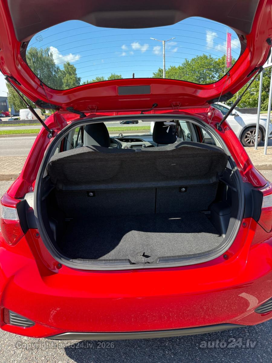 Red Toyota Yaris 2018 in Tallinn, with an engine capacity of 1.50 L and mileage of 78 thousand km for 11500 €, photo 7 on AUTOMOTO.COM.LV