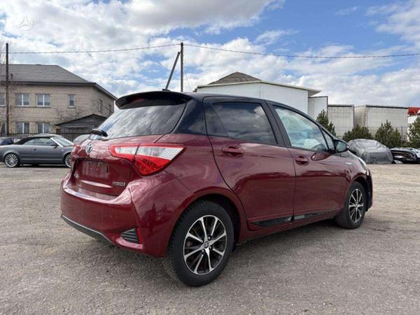 Sarkans Toyota Yaris 2018 Radviliškis, ar dzinēja tilpumu 1.50 L un nobraukumu 30 tūkst. km par 7550 €, foto 3 vietnē AUTOMOTO.COM.LV