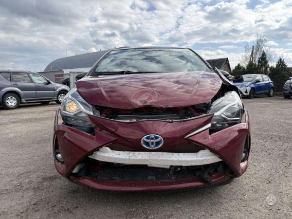 Sarkans Toyota Yaris 2018 Radviliškis, ar dzinēja tilpumu 1.50 L un nobraukumu 30 tūkst. km par 7550 €, foto 5 vietnē AUTOMOTO.COM.LV