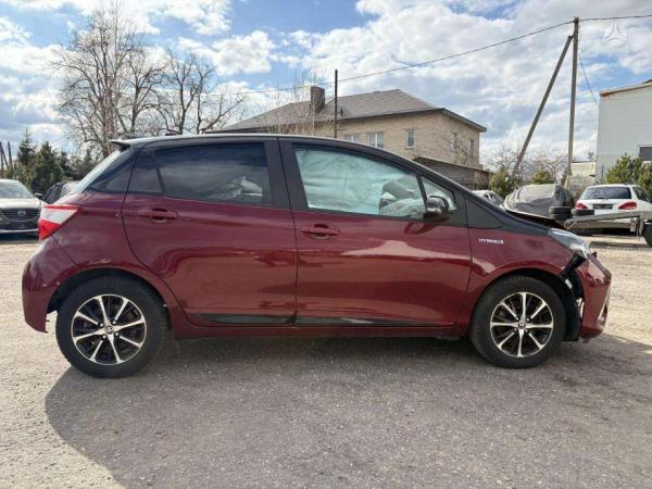 Sarkans Toyota Yaris 2018 Radviliškis, ar dzinēja tilpumu 1.50 L un nobraukumu 30 tūkst. km par 7550 €, foto 7 vietnē AUTOMOTO.COM.LV