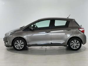 Sarkans Toyota Yaris 2018 Viļņa, ar dzinēja tilpumu 1.50 L un nobraukumu 116 tūkst. km par 11900 €, foto 4 vietnē AUTOMOTO.COM.LV