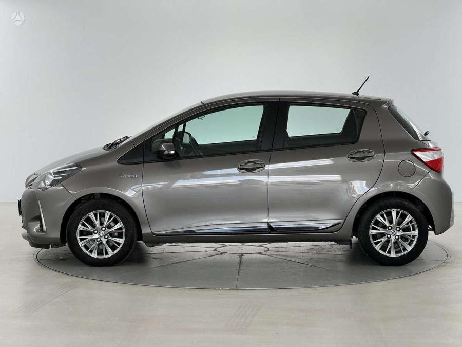 Sarkans Toyota Yaris 2018 Viļņa, ar dzinēja tilpumu 1.50 L un nobraukumu 116 tūkst. km par 11900 €, foto 4 vietnē AUTOMOTO.COM.LV
