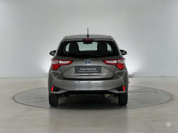 Toyota Yaris 2018 Viļņa vietnē Sarkans Toyota Yaris 2018 Viļņa, ar dzinēja tilpumu 1.50 L un nobraukumu 116 tūkst. km par 11900 €, foto 5 vietnē AUTOMOTO.COM.LV