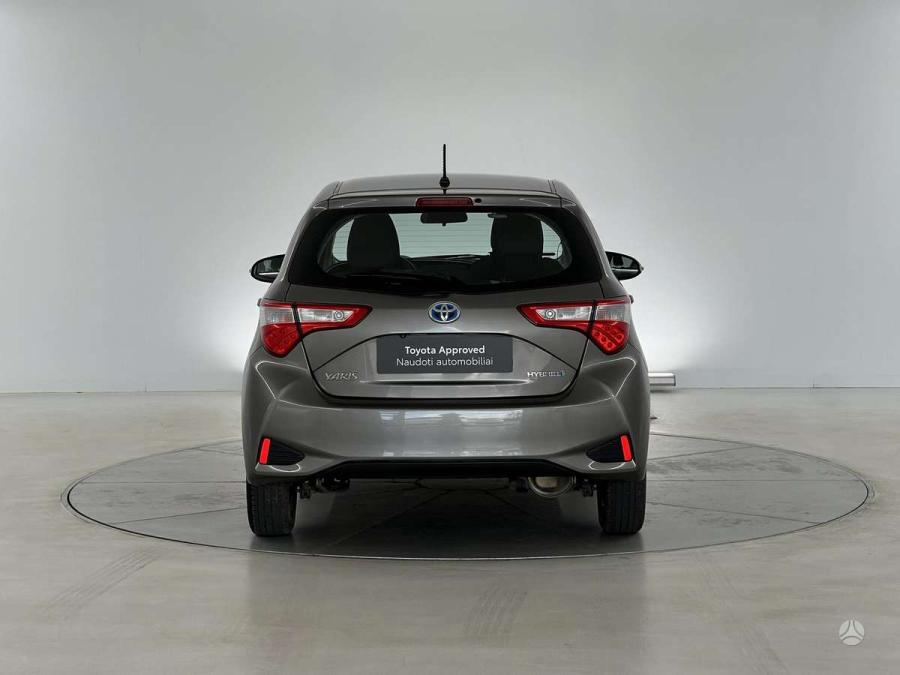 Sarkans Toyota Yaris 2018 Viļņa, ar dzinēja tilpumu 1.50 L un nobraukumu 116 tūkst. km par 11900 €, foto 5 vietnē AUTOMOTO.COM.LV
