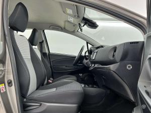 Sarkans Toyota Yaris 2018 Viļņa, ar dzinēja tilpumu 1.50 L un nobraukumu 116 tūkst. km par 11900 €, foto 7 vietnē AUTOMOTO.COM.LV