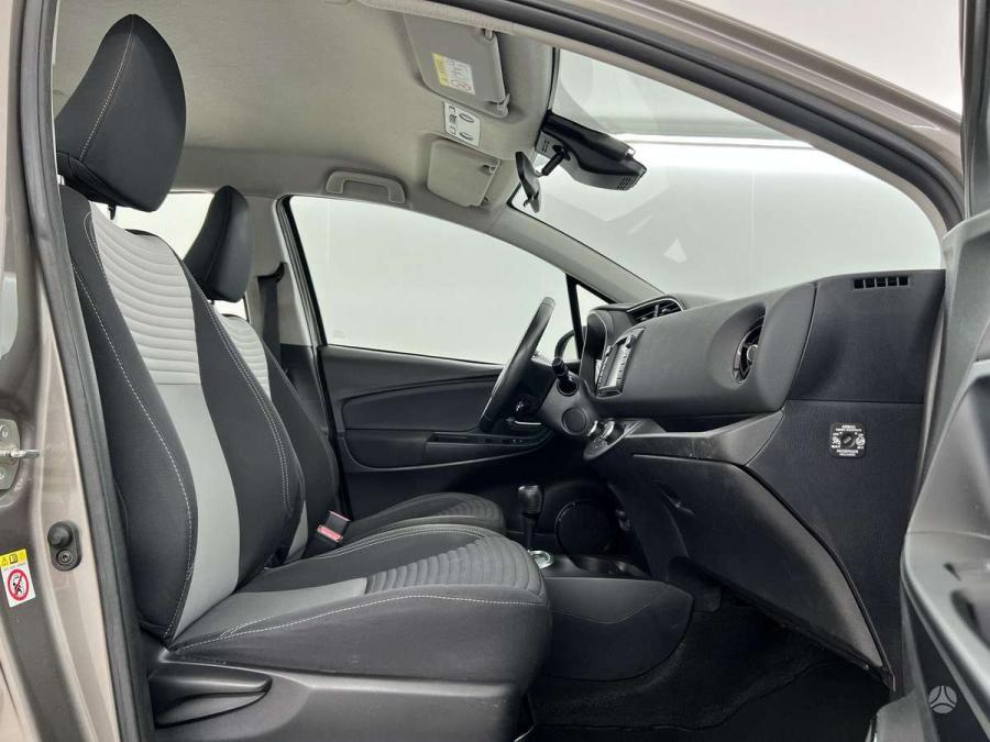 Sarkans Toyota Yaris 2018 Viļņa, ar dzinēja tilpumu 1.50 L un nobraukumu 116 tūkst. km par 11900 €, foto 7 vietnē AUTOMOTO.COM.LV