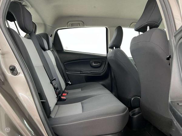 Toyota Yaris 2018 Viļņa vietnē Sarkans Toyota Yaris 2018 Viļņa, ar dzinēja tilpumu 1.50 L un nobraukumu 116 tūkst. km par 11900 €, foto 8 vietnē AUTOMOTO.COM.LV