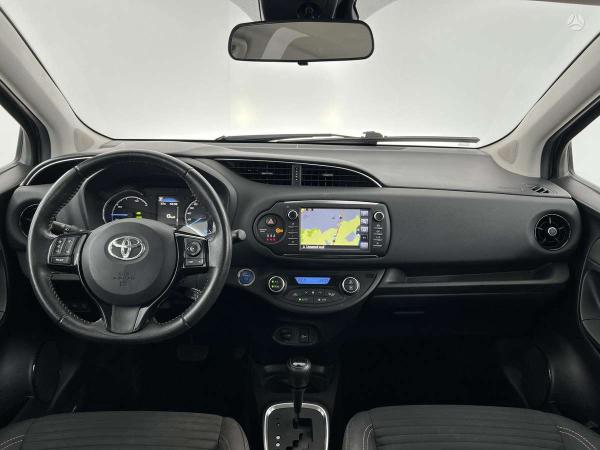 Toyota Yaris 2018 Viļņa vietnē Sarkans Toyota Yaris 2018 Viļņa, ar dzinēja tilpumu 1.50 L un nobraukumu 116 tūkst. km par 11900 €, foto 9 vietnē AUTOMOTO.COM.LV